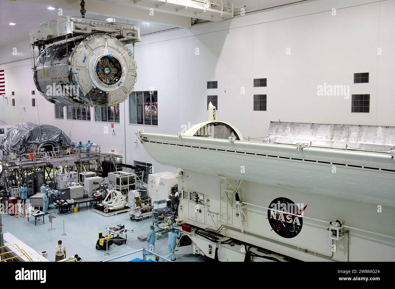 KENNEDY SPACE CENTER, FLA. - In the Space Station Processing Facility ...