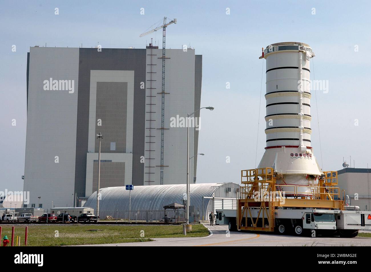 Solid motor assembly building hi-res stock photography and images - Alamy