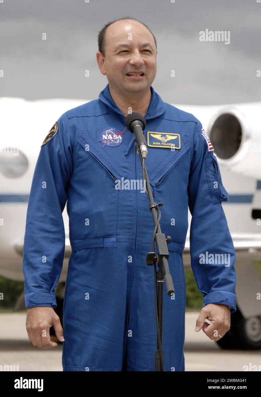 Ground umbilical carrier plate hi-res stock photography and images - Alamy