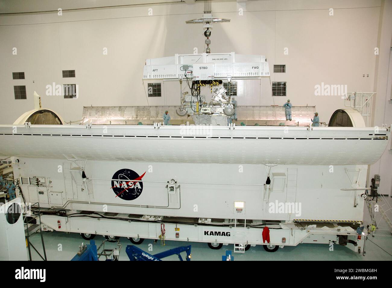 KENNEDY SPACE CENTER, FLA. -In the Space Station Processing Facility ...