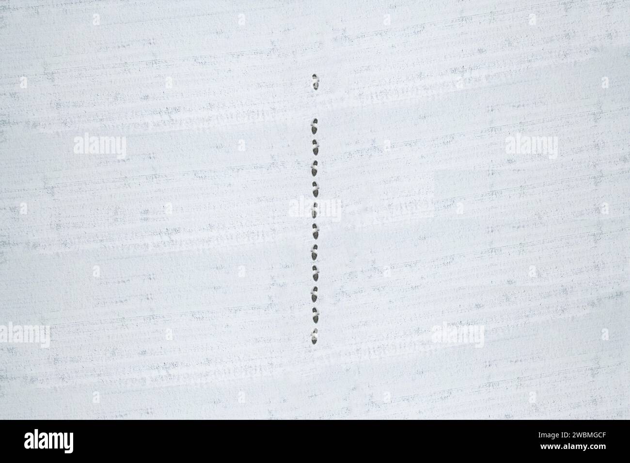 The letter I written in the snow. Winter writings Stock Photo - Alamy