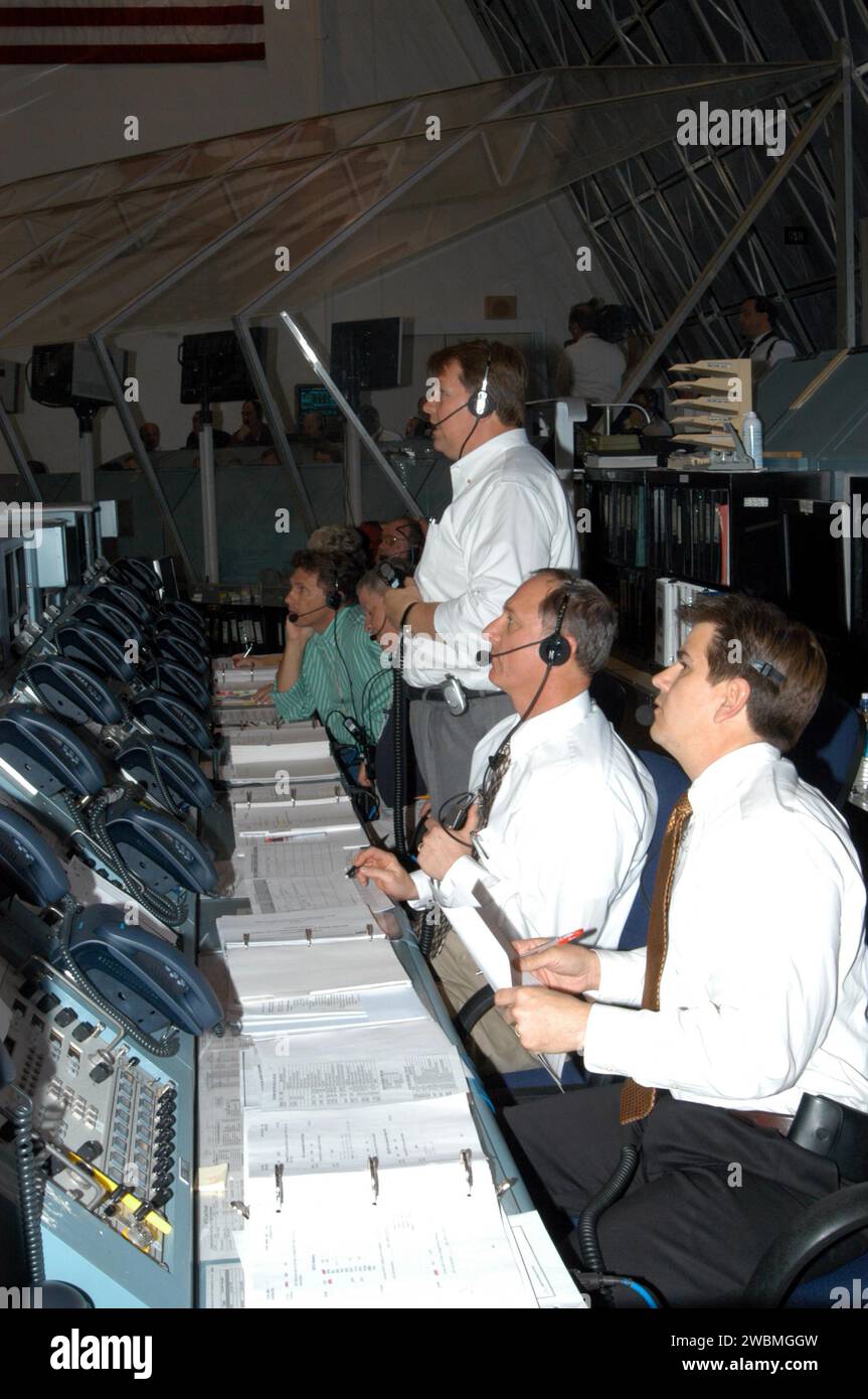 KENNEDY SPACE CENTER, FLA. - Space Shuttle Program managers, directors ...