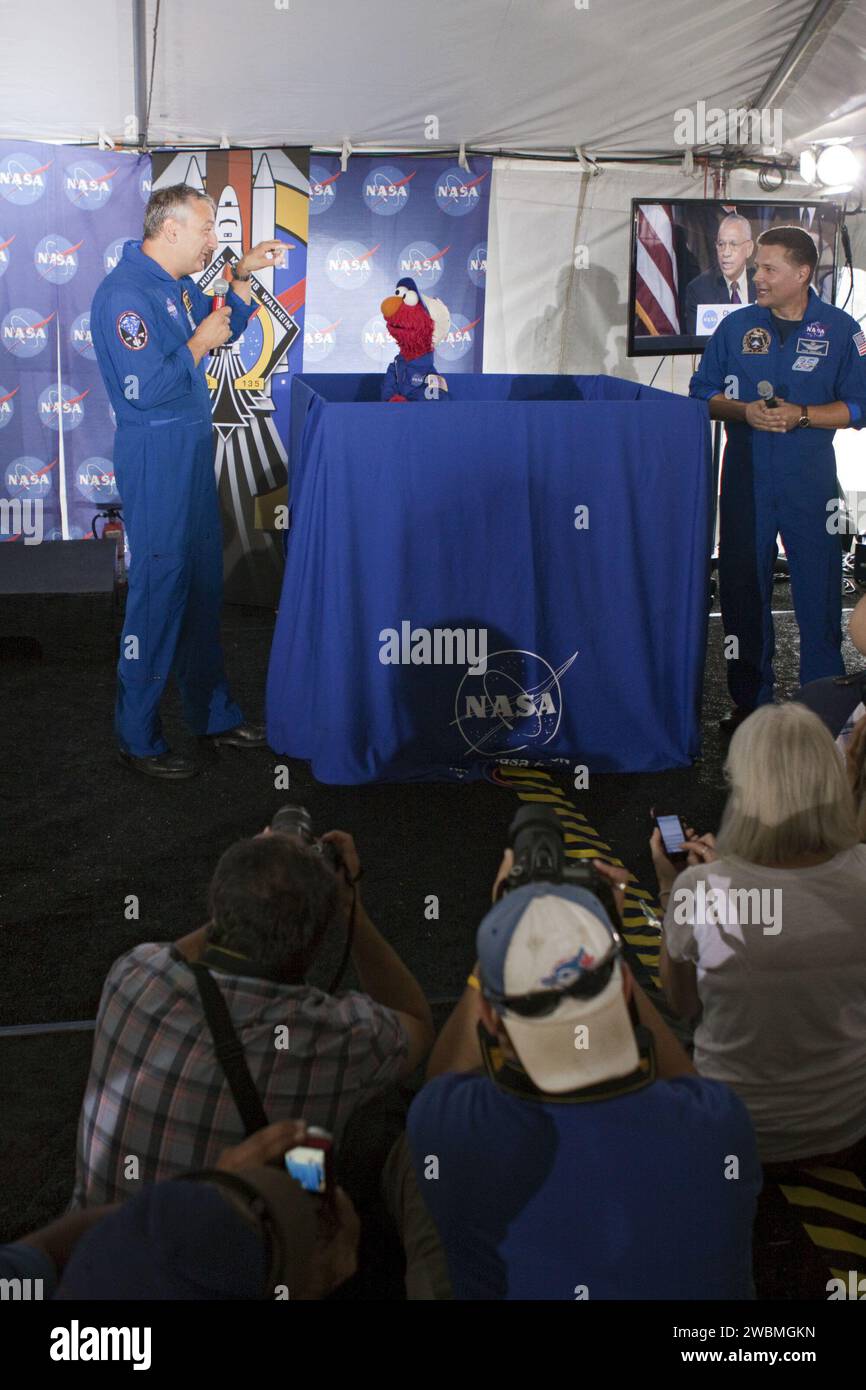 Elmo sesame street hi-res stock photography and images - Alamy