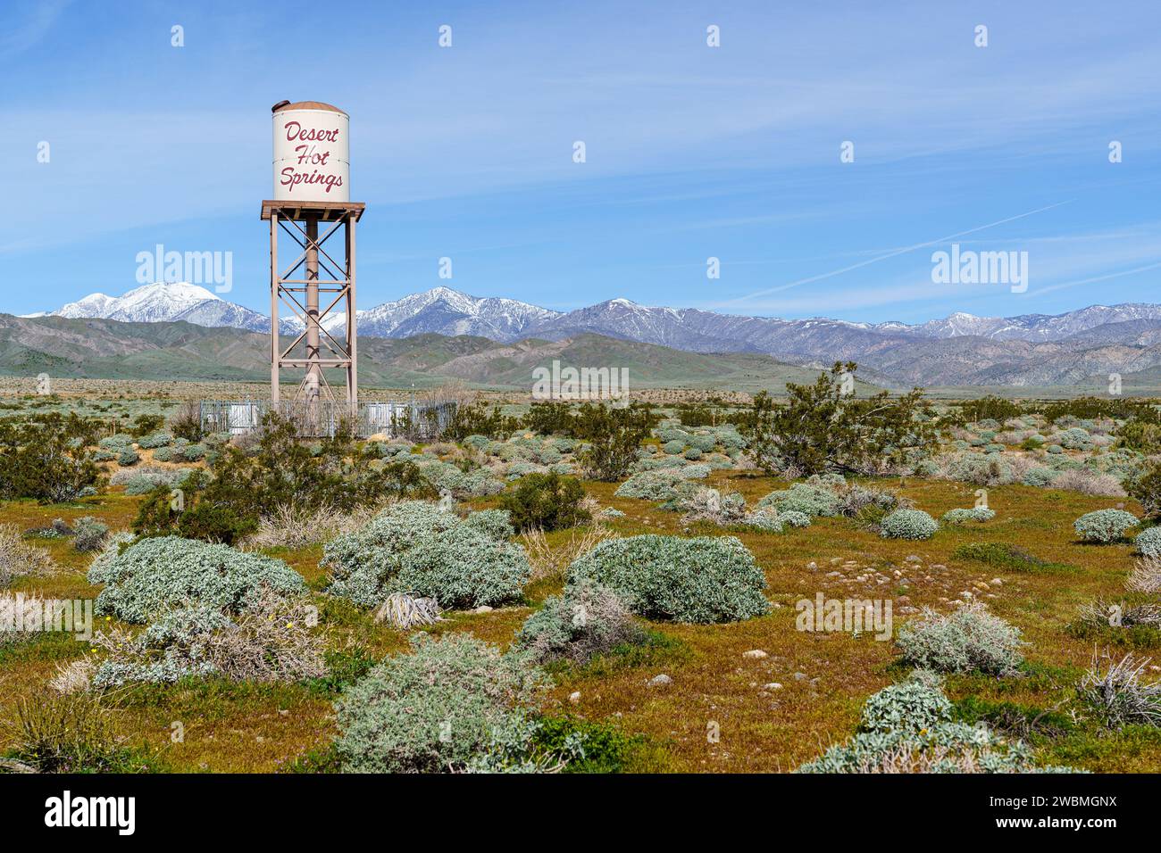 Desert mountains in background hi-res stock photography and images - Alamy