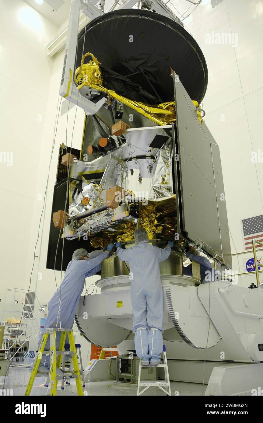 KENNEDY SPACE CENTER, FLA. - In the Payload Hazardous Servicing ...
