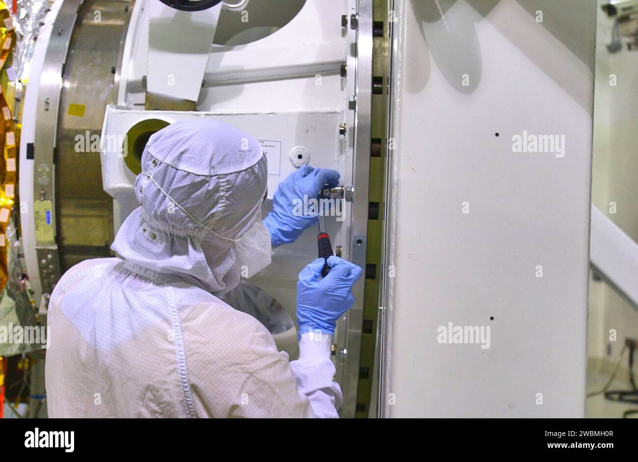 KENNEDY SPACE CENTER, FLA. - Inside the Astrotech Payload Processing ...