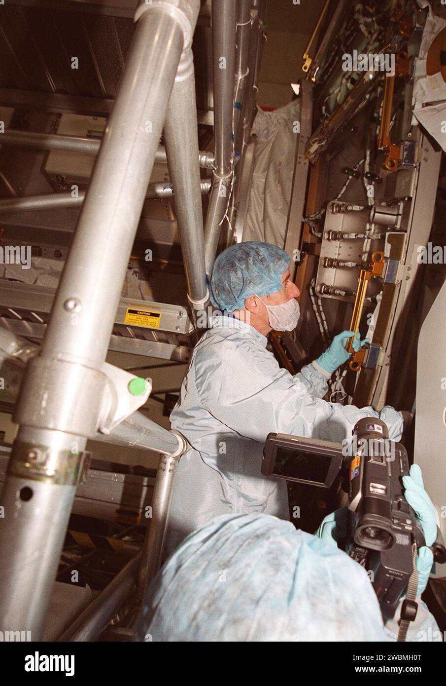 KENNEDY SPACE CENTER, FLA. -- At the Space Station Processing Facility ...