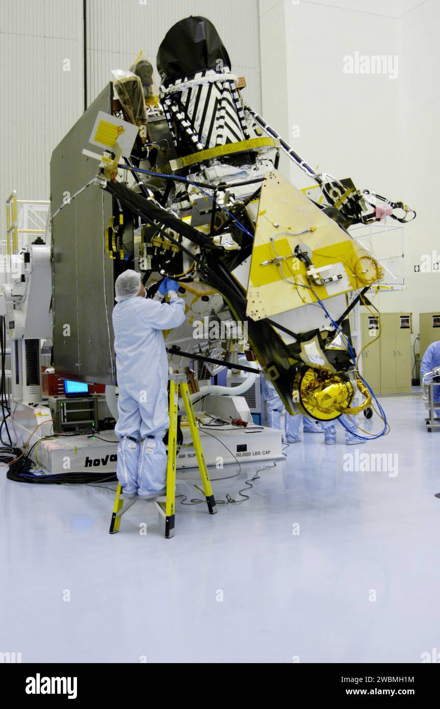 KENNEDY SPACE CENTER, FLA. - In the Payload Hazardous Servicing ...