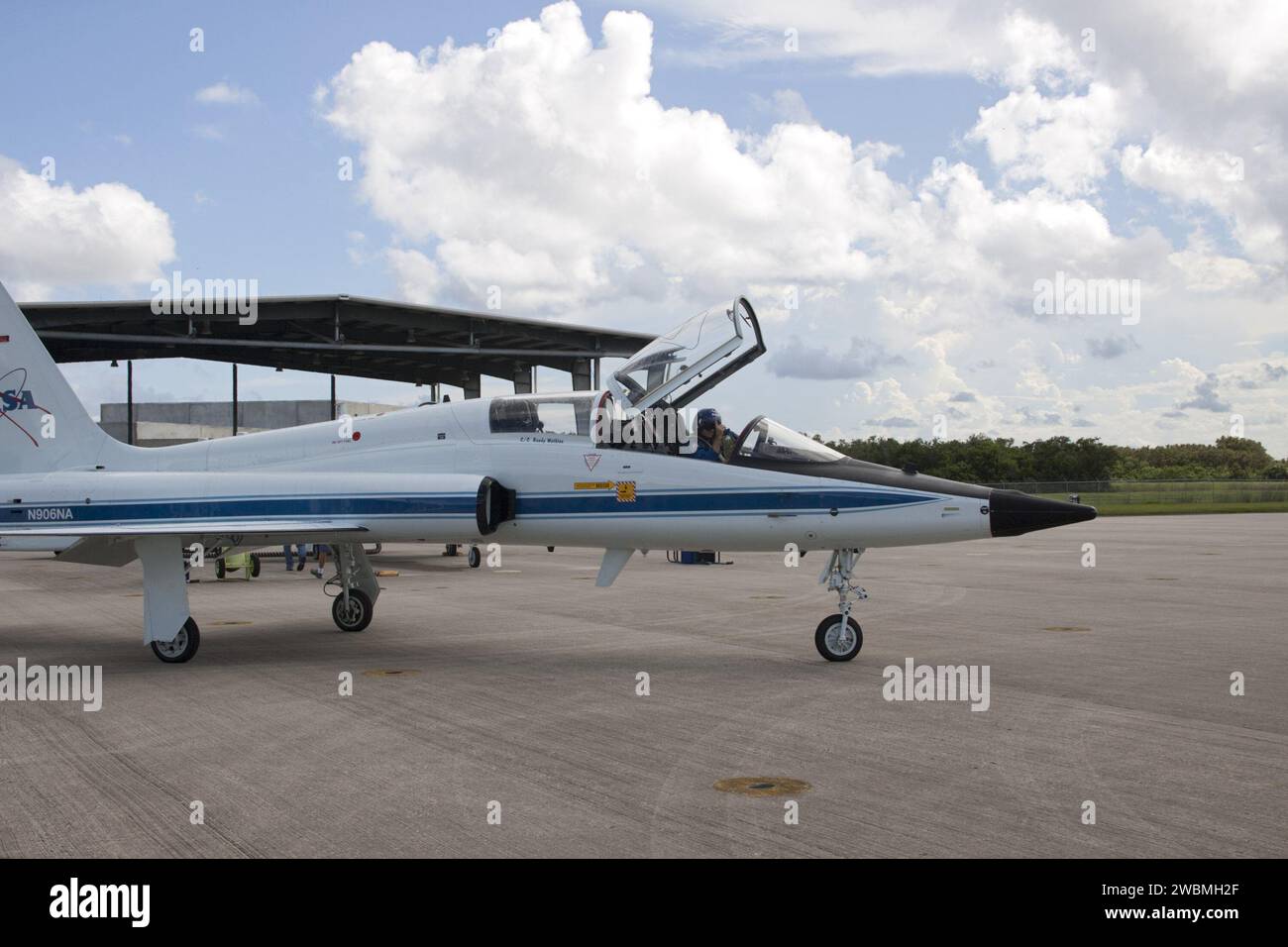 CAPE CANAVERAL, Fla. – At the Shuttle Landing Facility at NASA's ...
