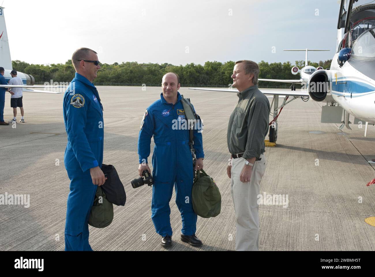 CAPE CANAVERAL, Fla. - Space Shuttle Launch Director Mike Leinbach ...