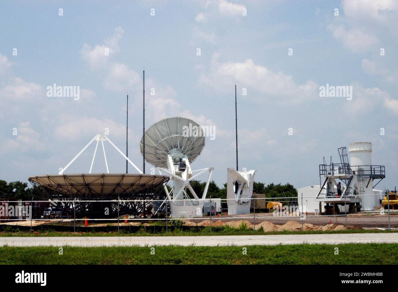 KENNEDY SPACE CENTER, FLA. - On June 16, work is underway on a radar ...