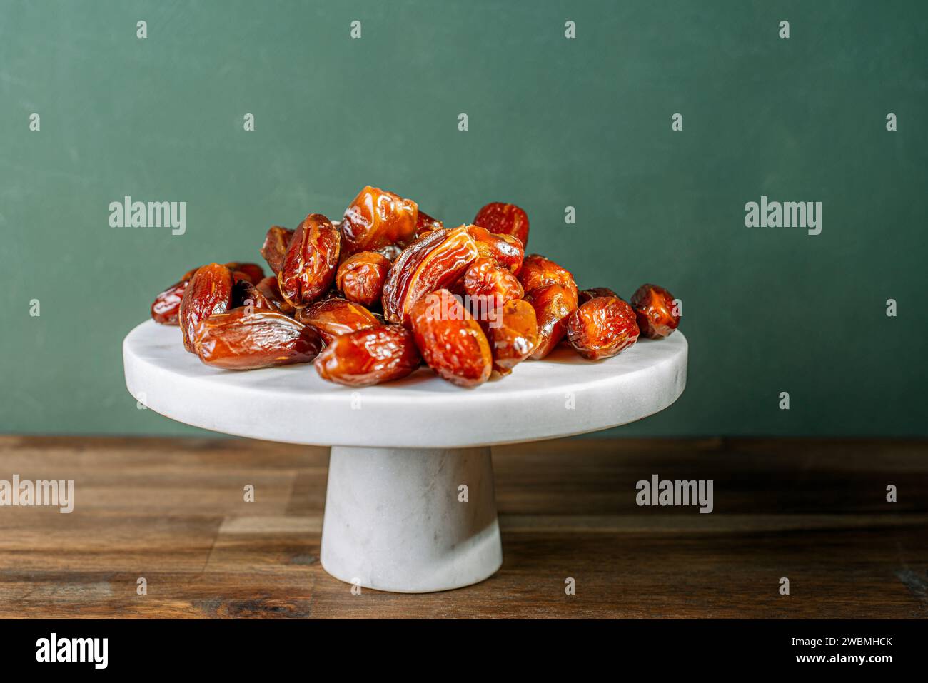 Fruit and date stand hi-res stock photography and images - Alamy