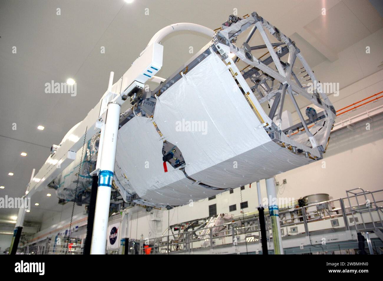 KENNEDY SPACE CENTER, FLA. - In the Space Station Processing Facility ...