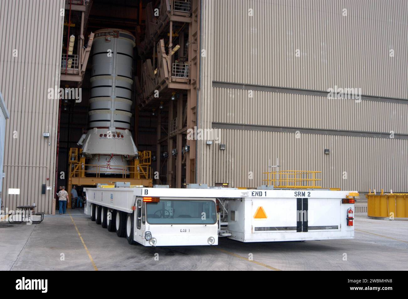 KENNEDY SPACE CENTER, FLA. - The transporter arrives at the Rotation ...