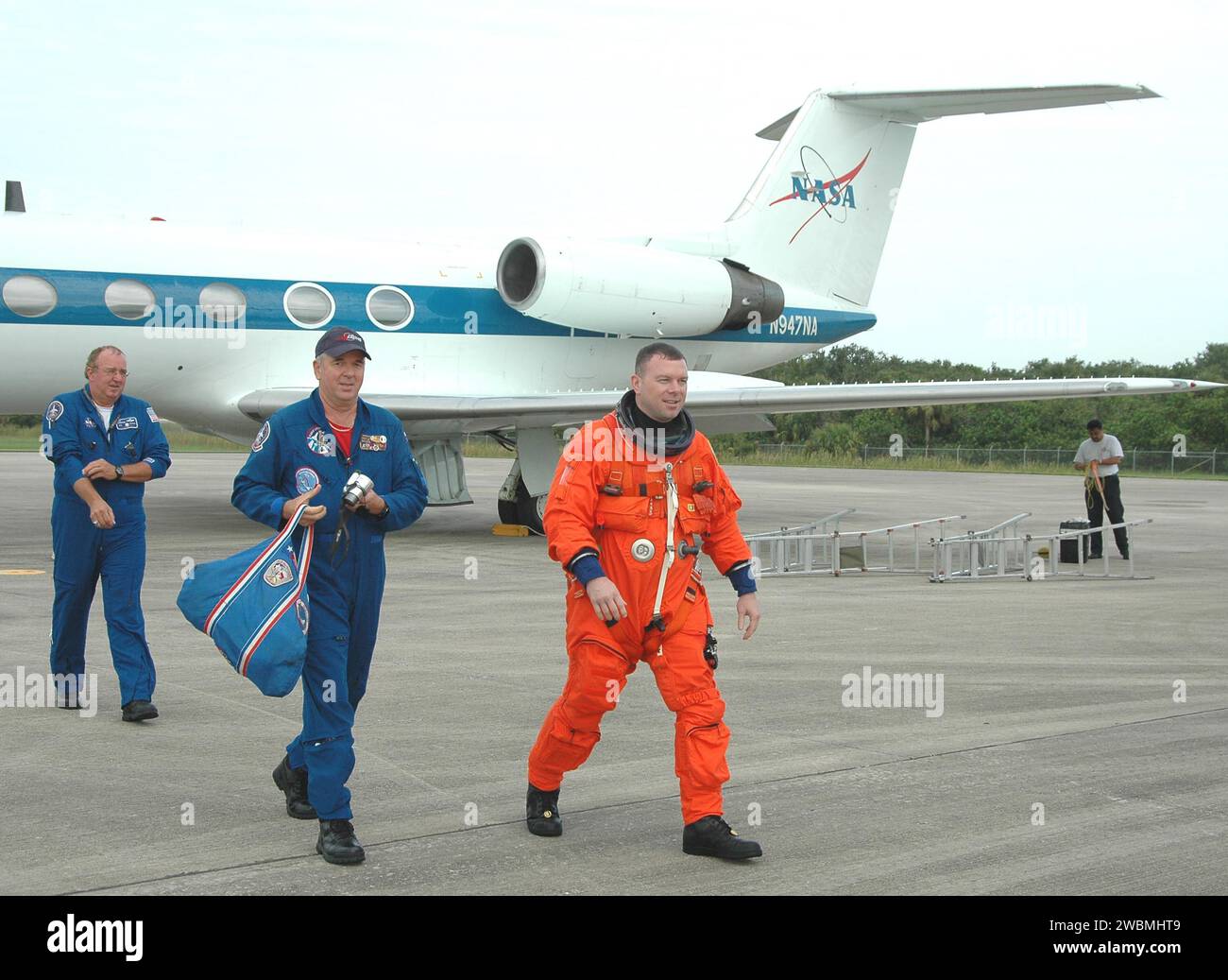 James Kelly and Mission Commander Eileen Collins practice orbiter ...