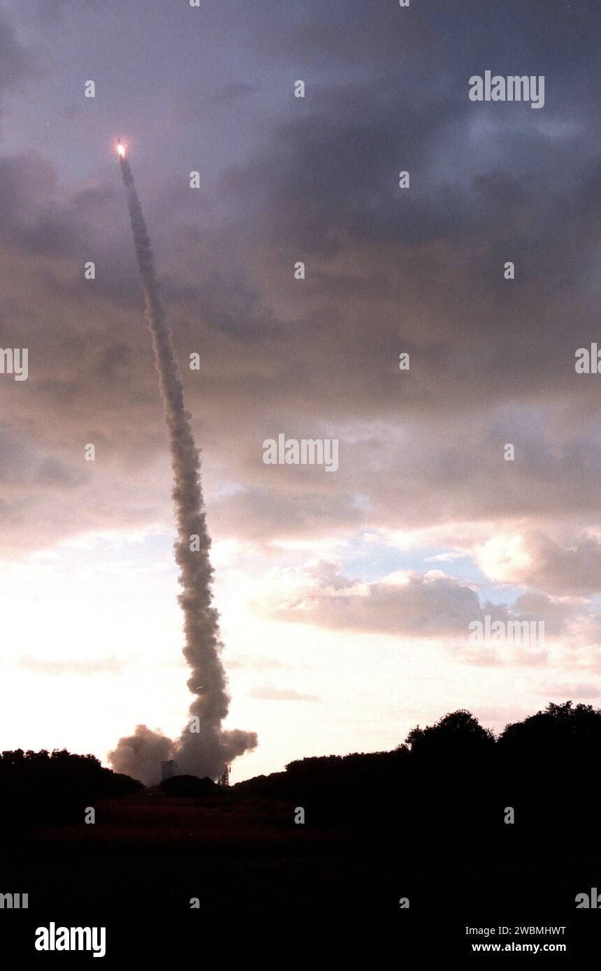 KENNEDY SPACE CENTER, FLA. -- Looking like a comet with a tail of smoky ...