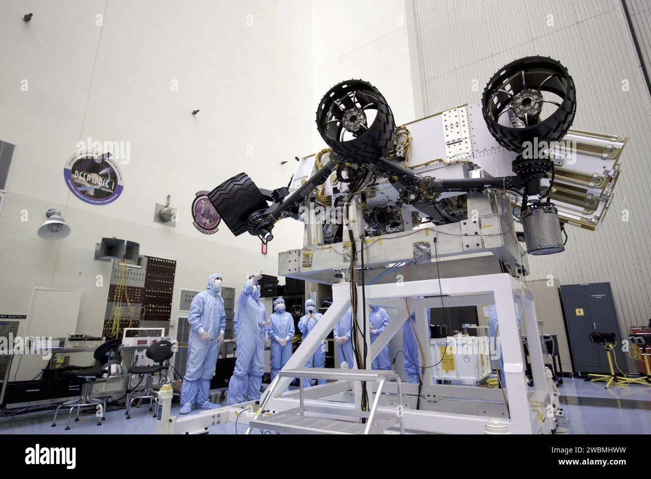 Cape Canaveral, Fla. - At the Payload Hazardous Servicing Facility at ...