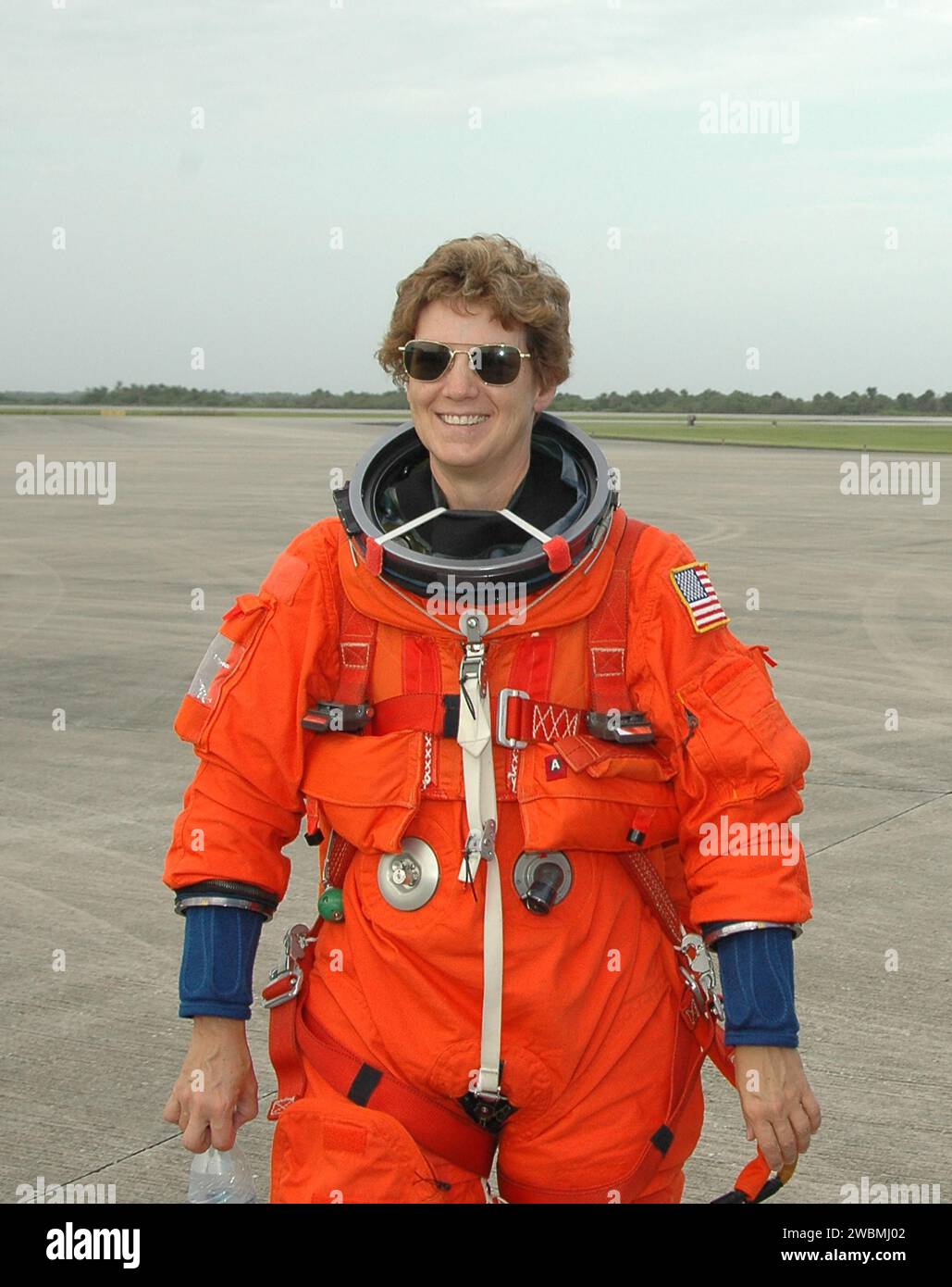 KENNEDY SPACE CENTER, FLA. -- At the Shuttle Landing Facility on NASA’s Kennedy Space Center ...