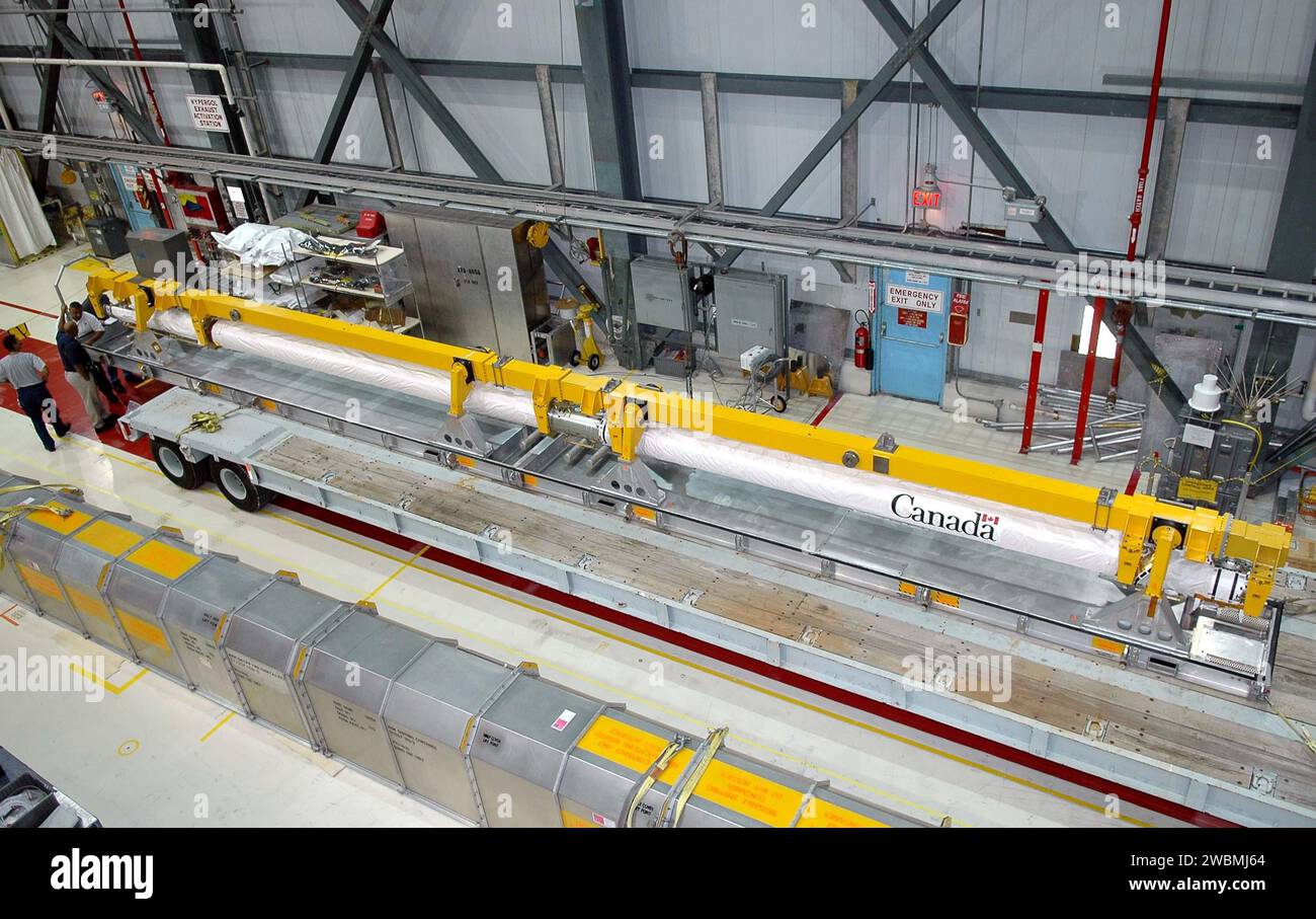 KENNEDY SPACE CENTER, FLA. - In the Orbiter Processing Facility bay 1 ...