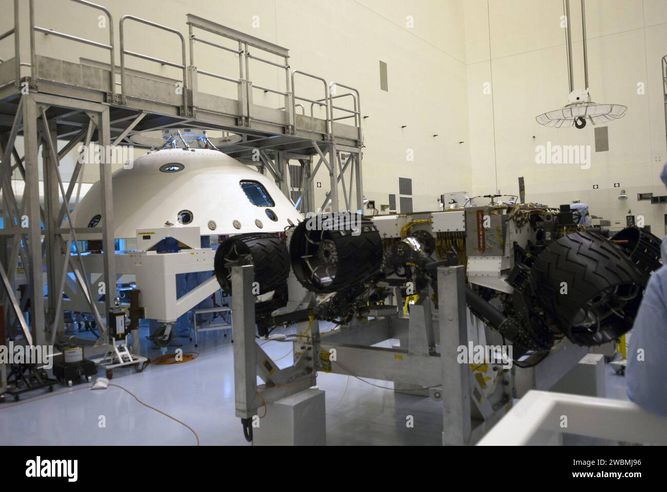 CAPE CANAVERAL, Fla. -- In the Payload Hazardous Servicing Facility at ...