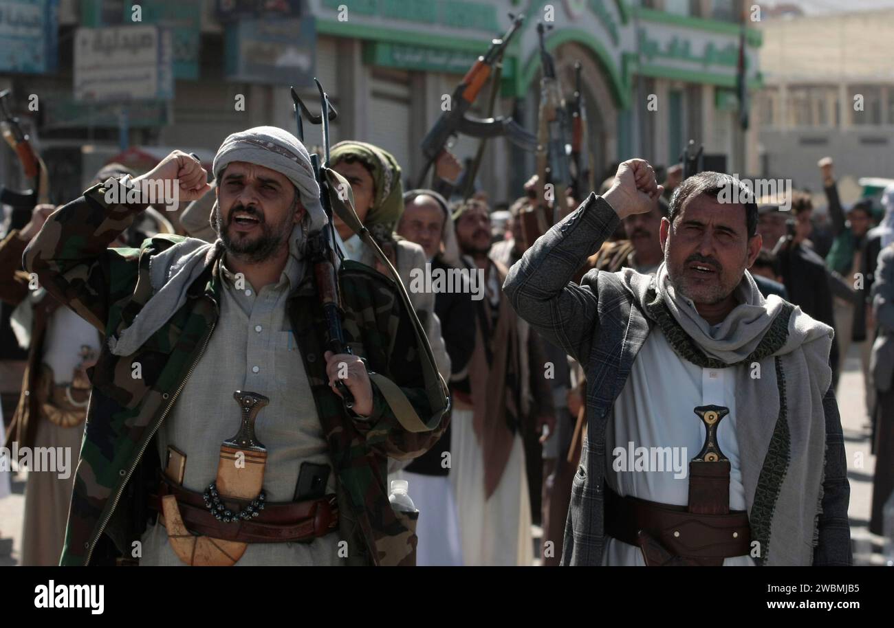 Sanaa, Sanaa, Yemen. 11th Jan, 2024. Newly recruited Houthi fighters ...