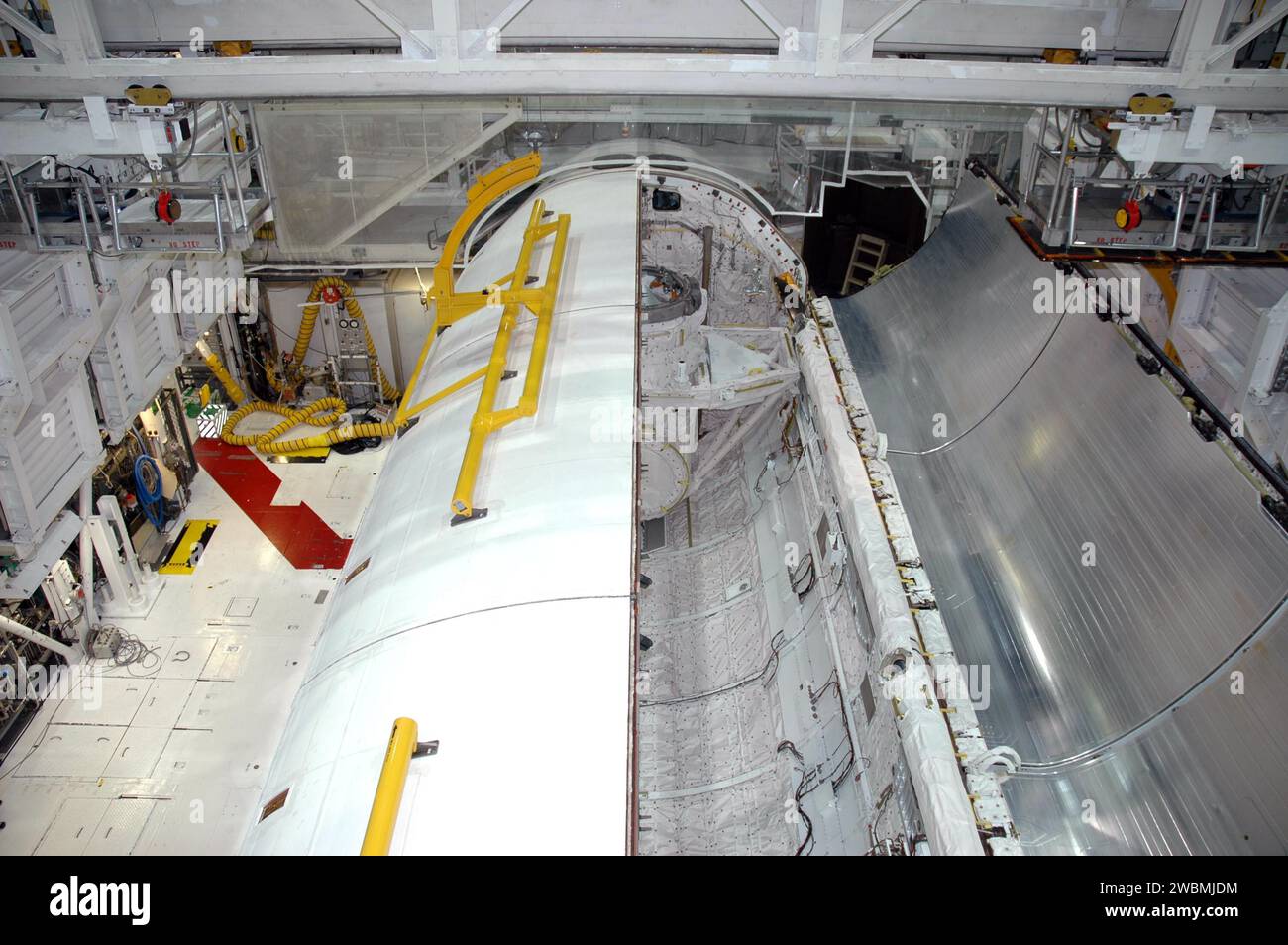 KENNEDY SPACE CENTER, FLA. - In the Orbiter Processing Facility at ...