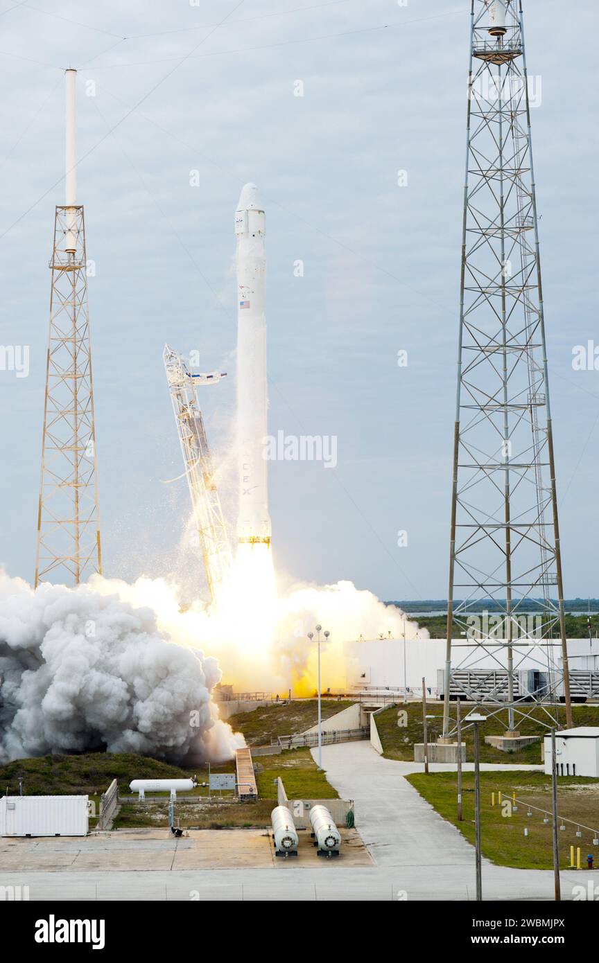 SpaceX Falcon 9 rocket lifts Dragon cargo capsule from Cape Canaveral ...