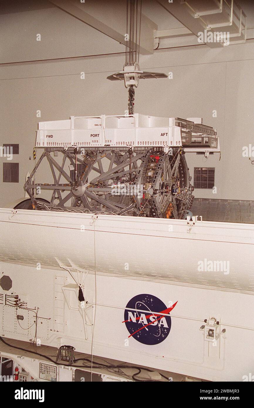 KENNEDY SPACE CENTER, FLA. -- In the Space Station Processing Facility ...