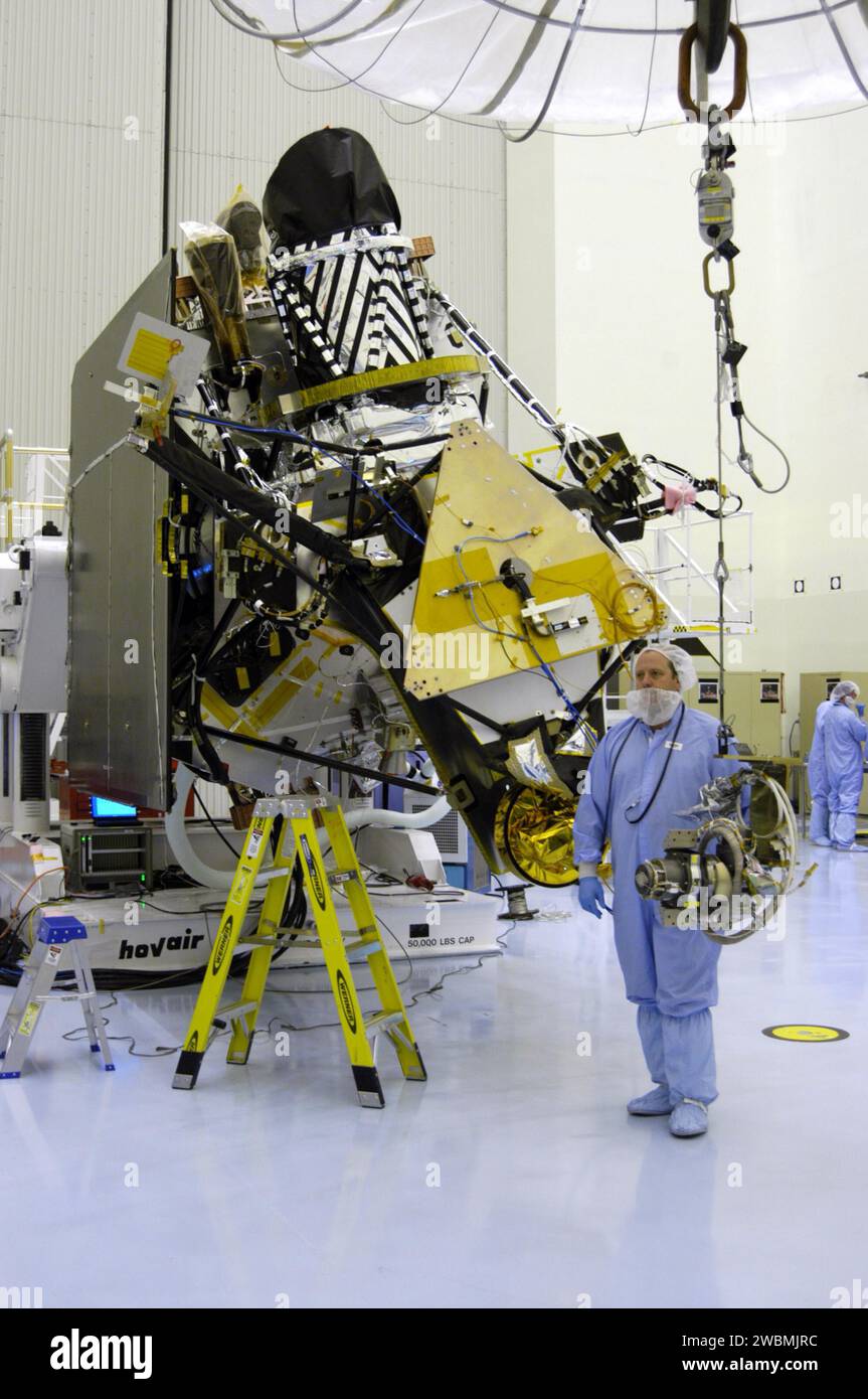 KENNEDY SPACE CENTER, FLA. - In the Payload Hazardous Servicing ...