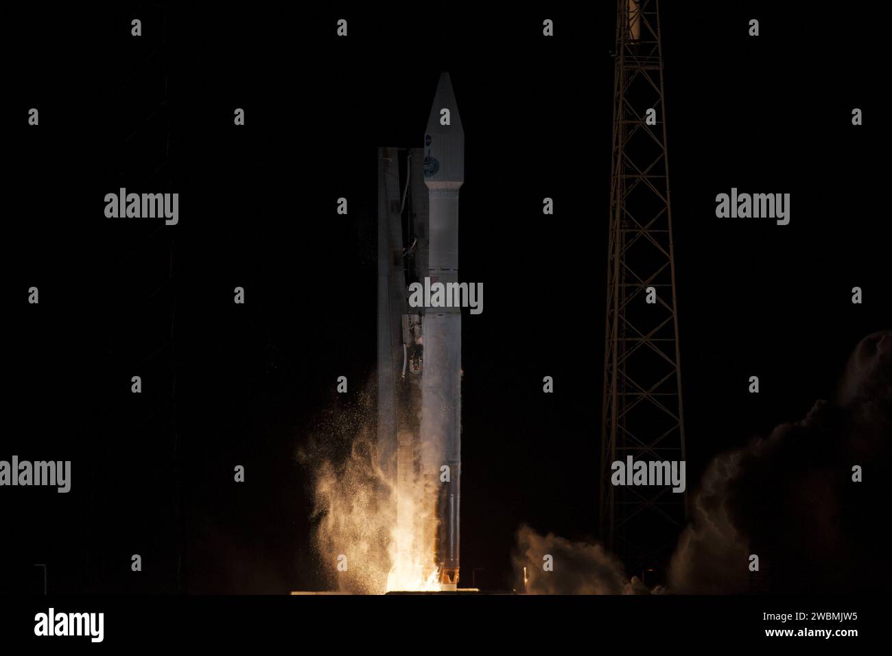 Dual engines hi-res stock photography and images - Alamy