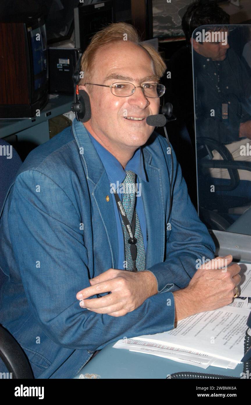 KENNEDY SPACE CENTER, FLA. - Public Information Officer George Diller ...