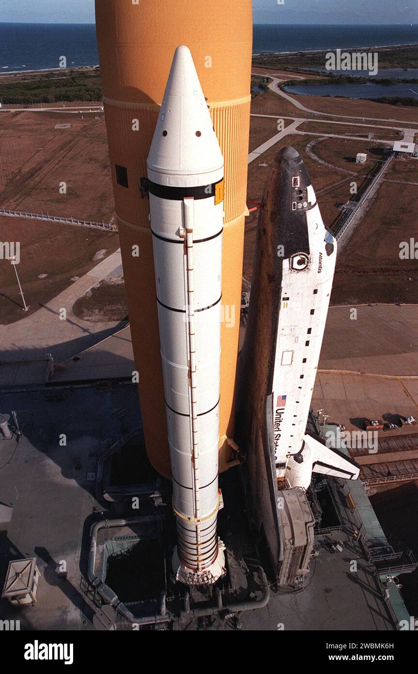 External tank next space shuttle hi-res stock photography and images ...