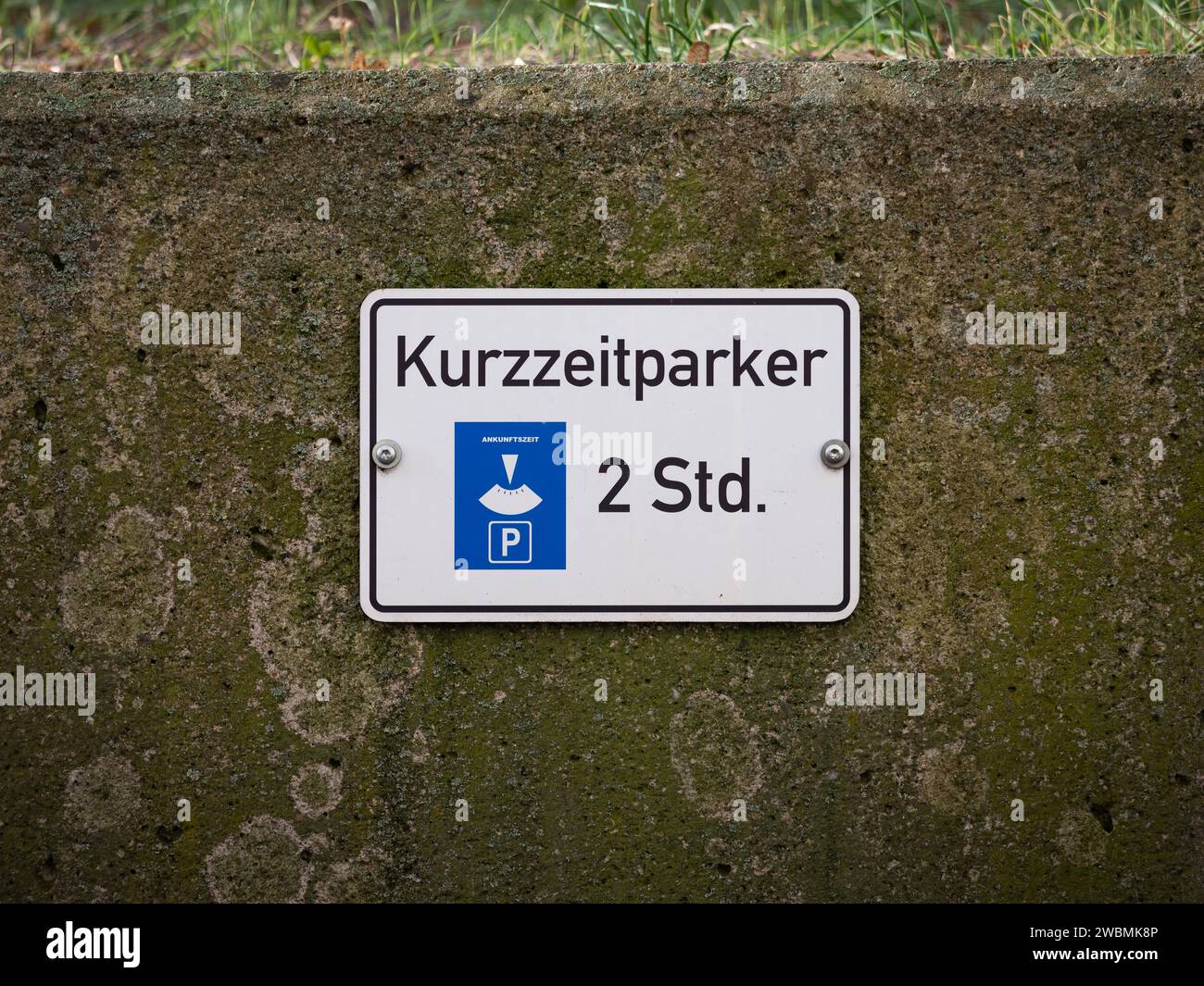 Short term parking hi-res stock photography and images - Alamy