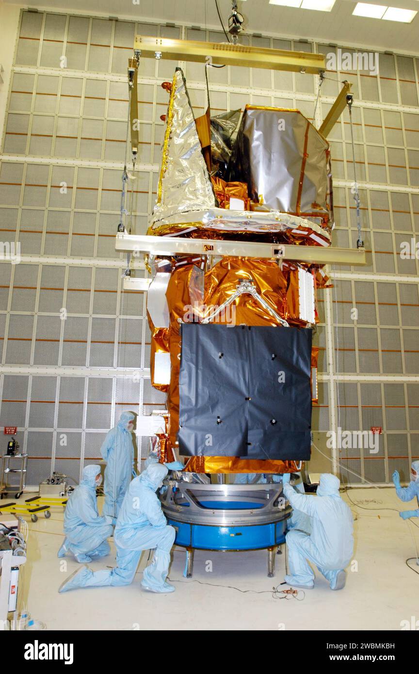 KENNEDY SPACE CENTER, FLA. - Technicians at NASA’s Hangar AE, Cape ...