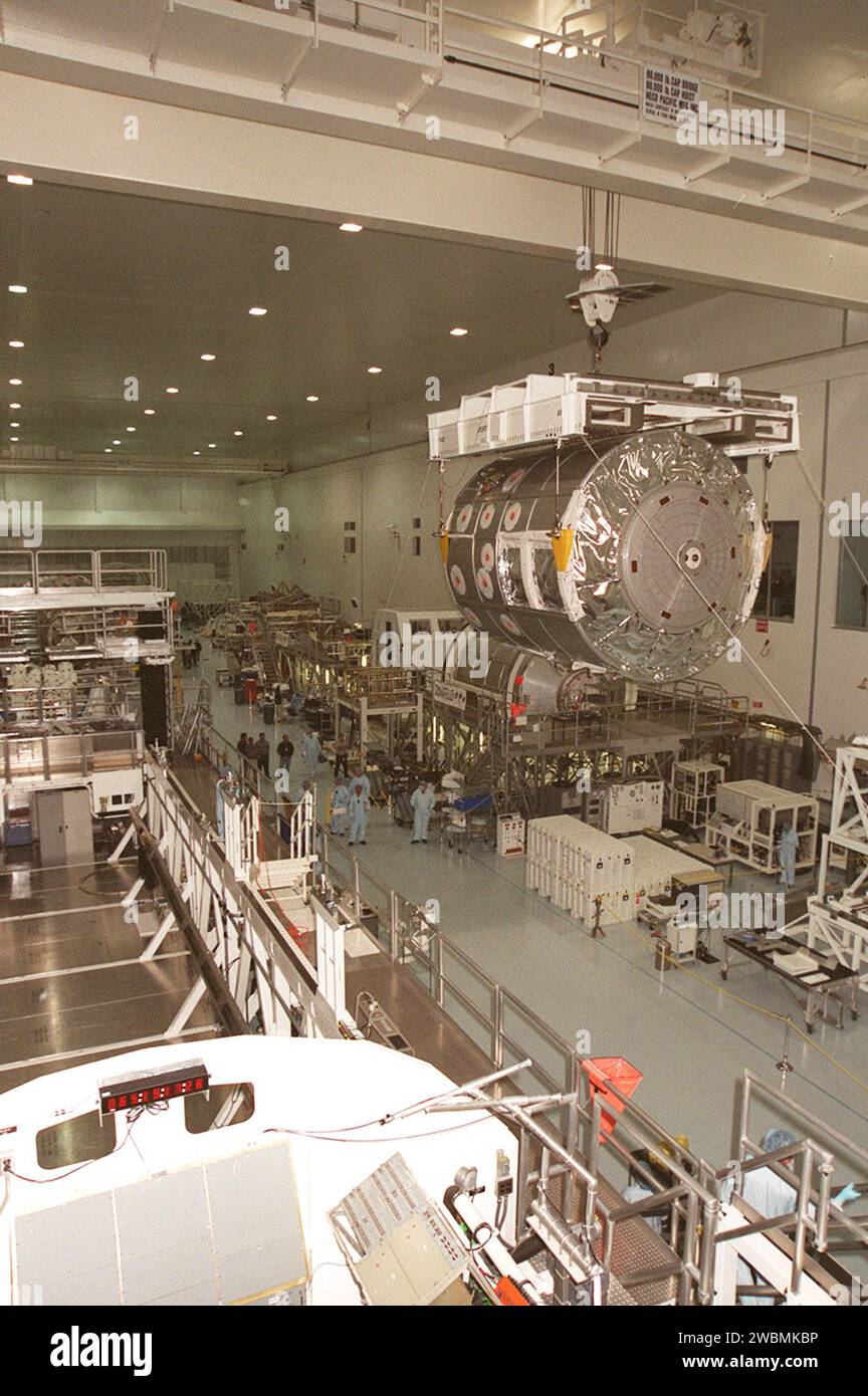 KENNEDY SPACE CENTER, FLA. -- In the Space Station Processing Facility ...