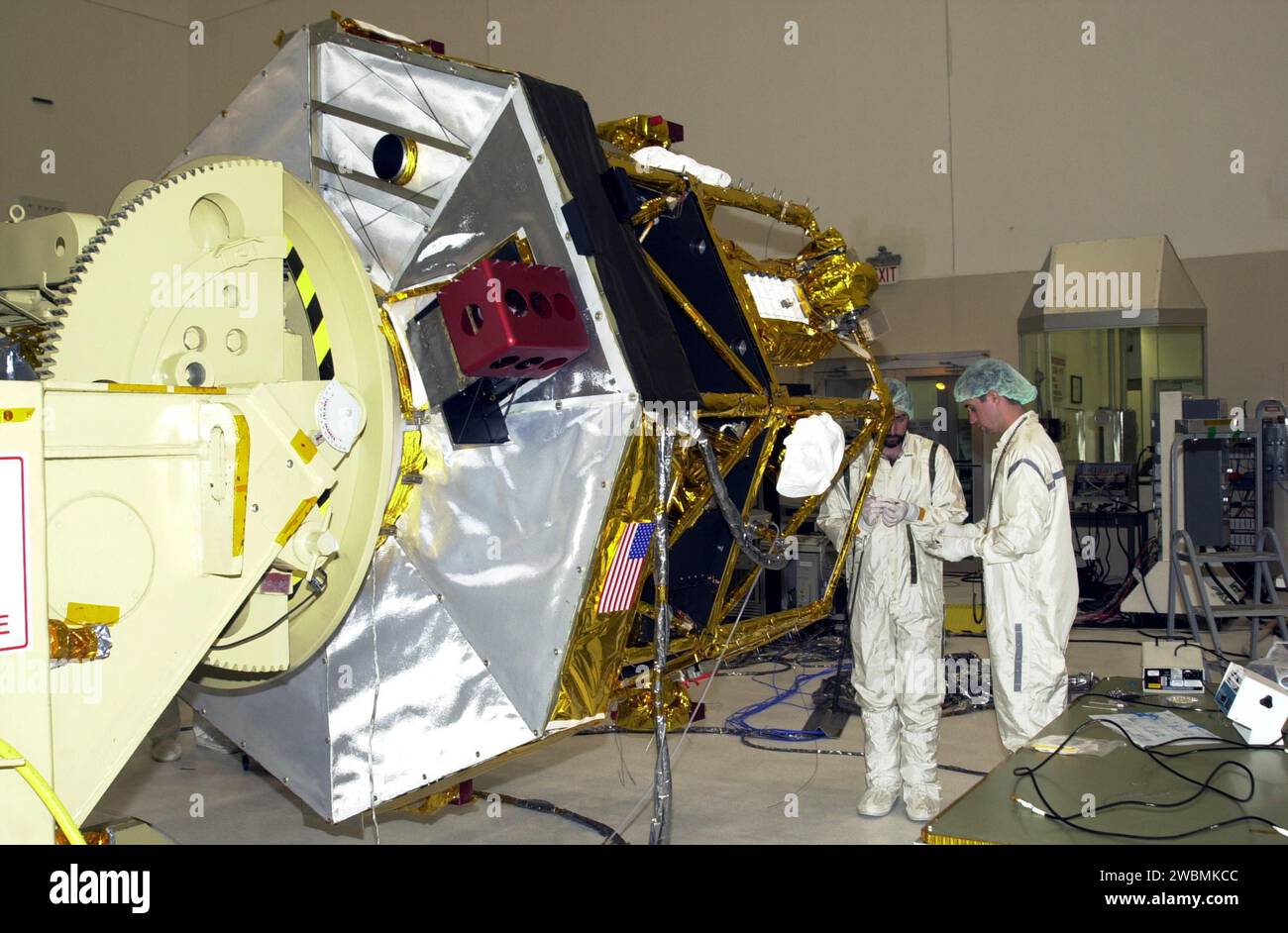KENNEDY SPACE CENTER, FLA. -- In the Spacecraft Assembly and ...
