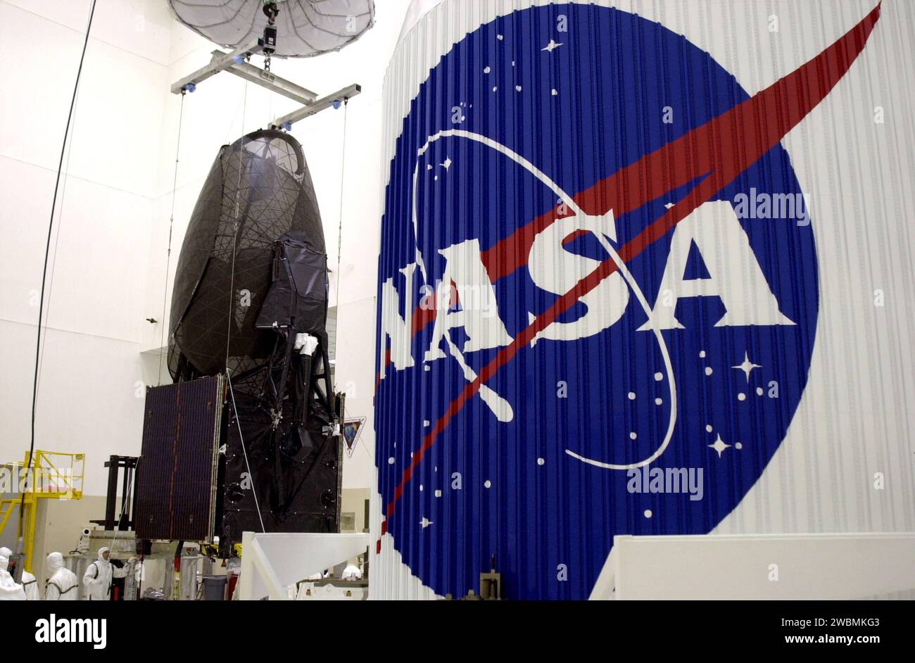 KENNEDY SPACE CENTER, Fla. - The Tracking and Data Relay Satellite-I ...