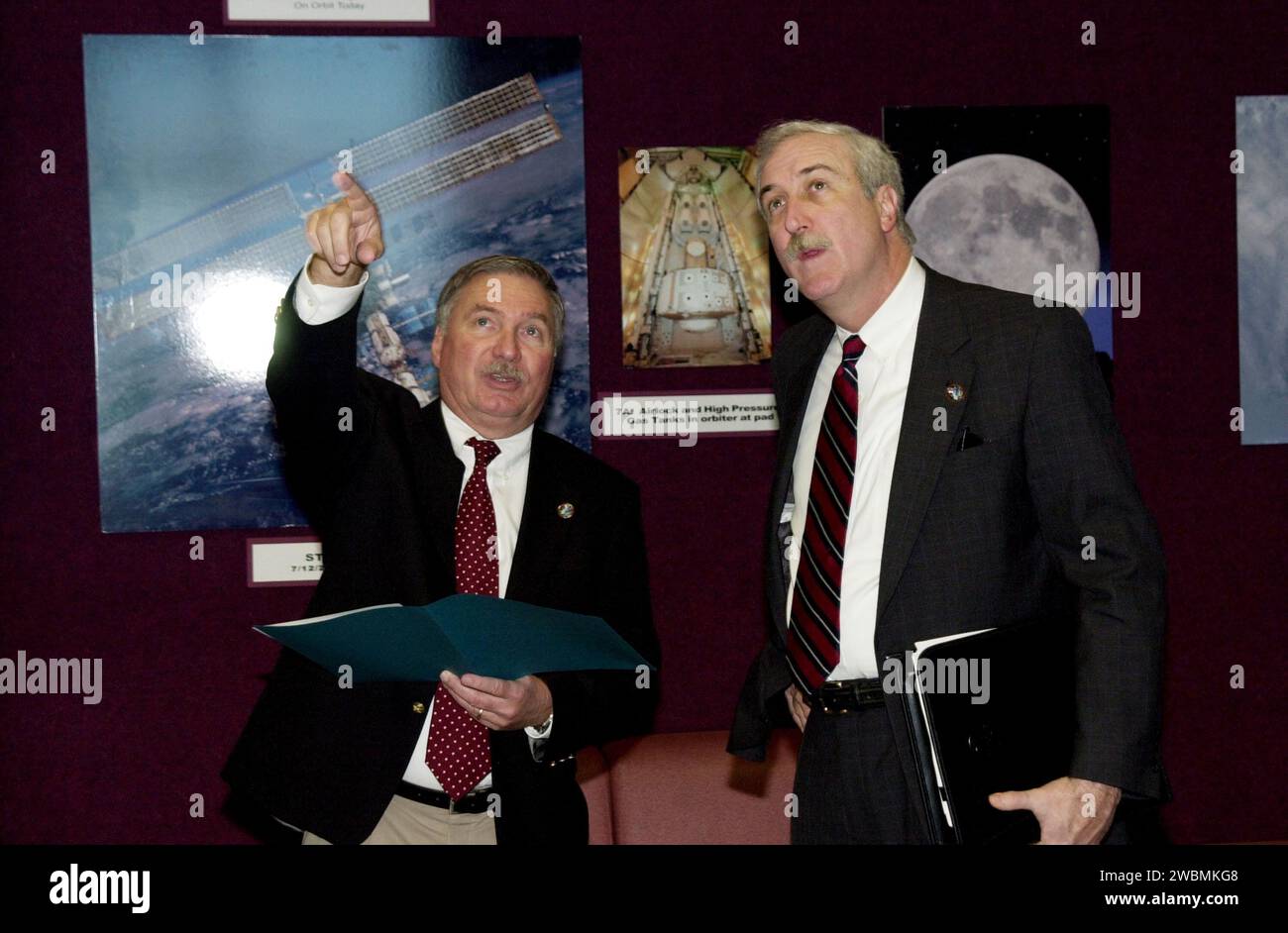 KENNEDY SPACE CENTER, Fla. - Director of International Space Station ...