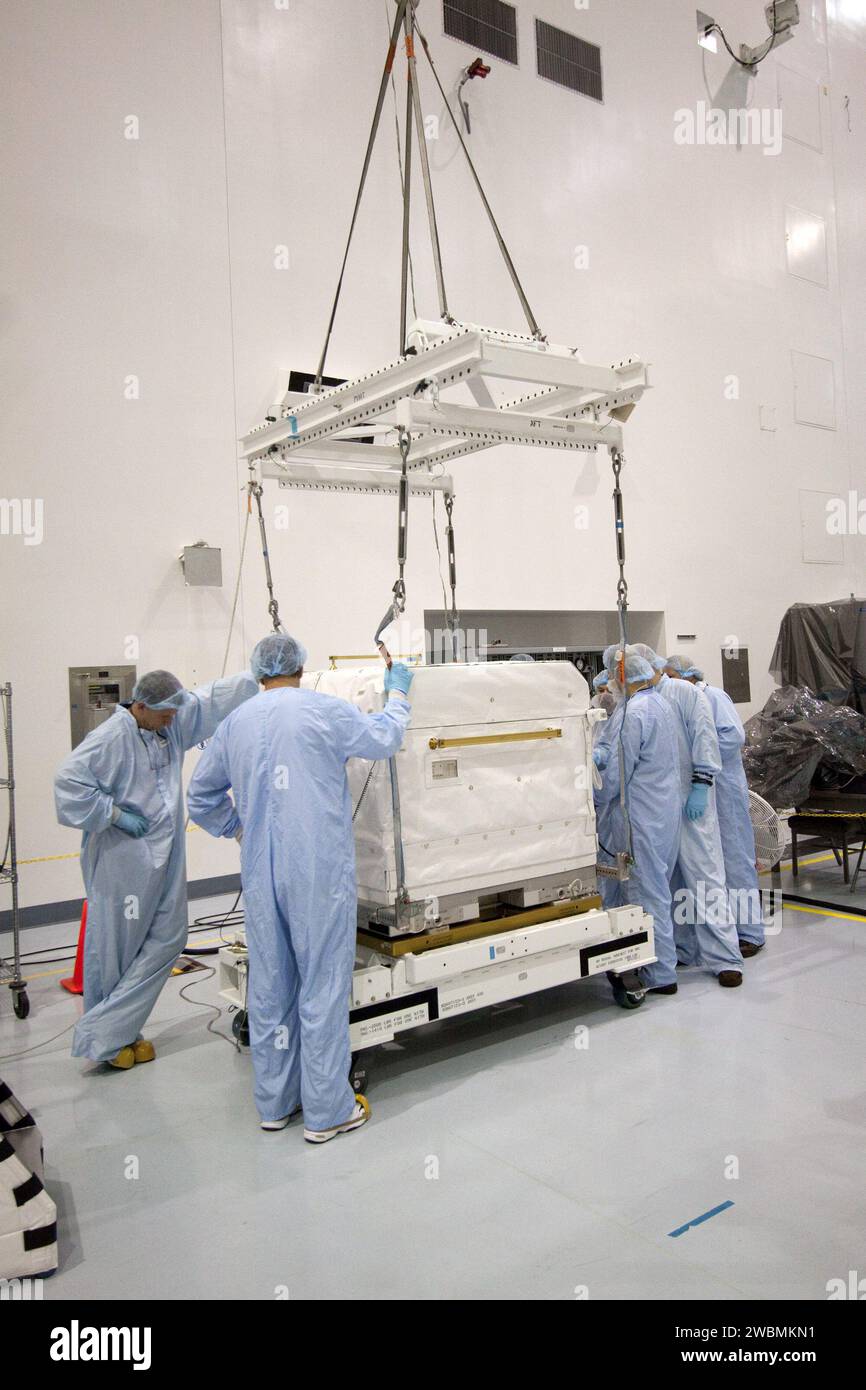 CAPE CANAVERAL, Fla. - In the Space Station Processing Facility at NASA ...