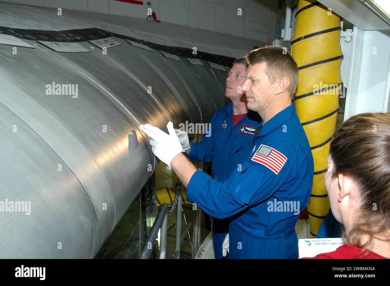 KENNEDY SPACE CENTER, FLA. - In the Orbiter Processing Facility, STS ...