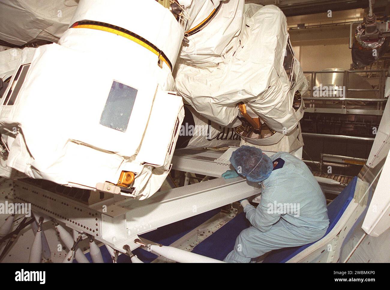 Endeavour shuttle sts 57 hi-res stock photography and images - Alamy