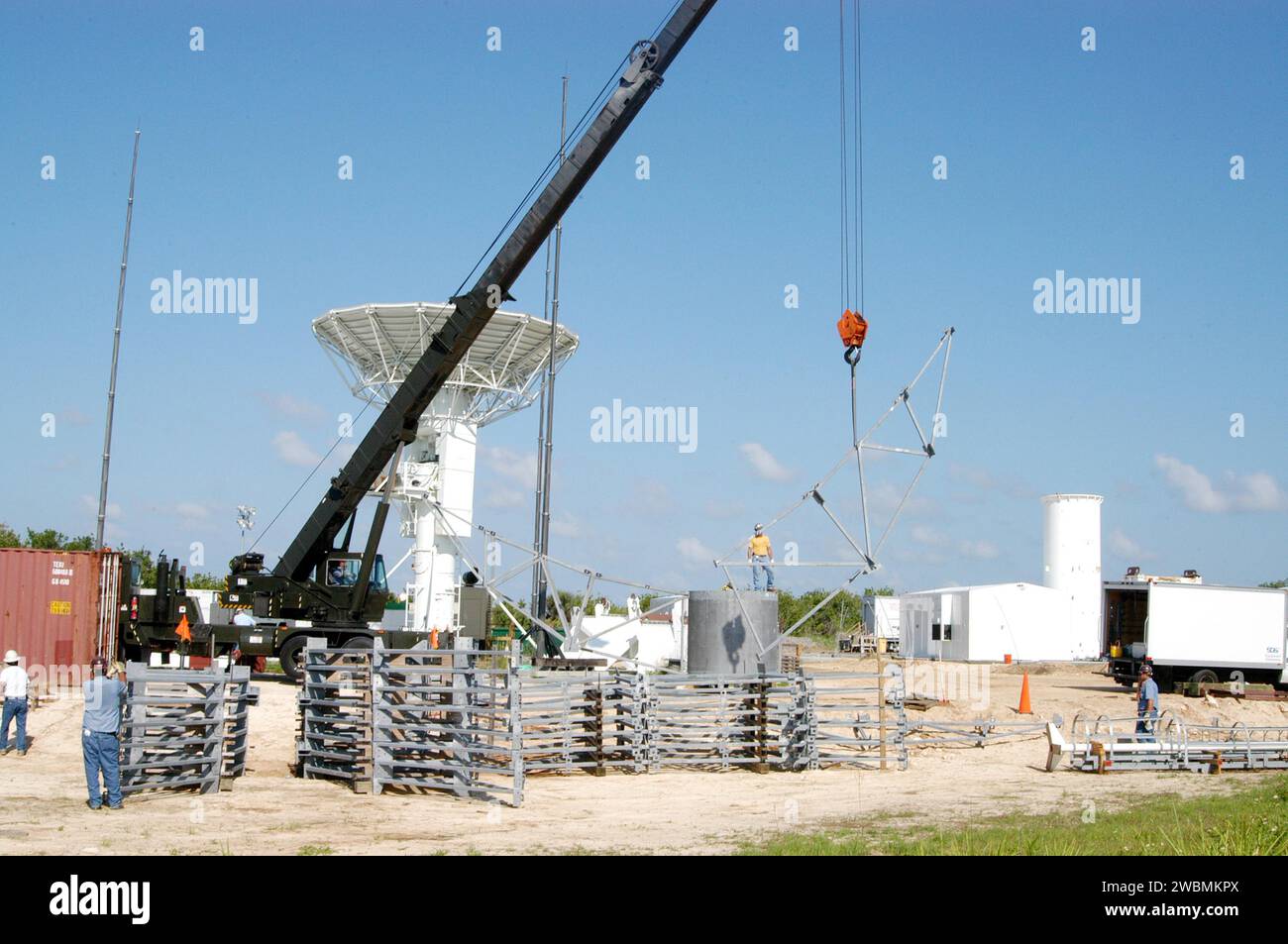 KENNEDY SPACE CENTER, FLA. - At a radar site on North Merritt Island ...