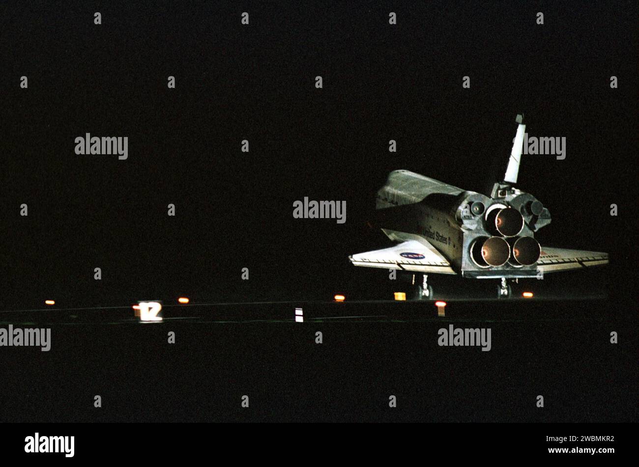 Space Shuttle Atlantis lands at Kennedy Space Center Runway 15 ...