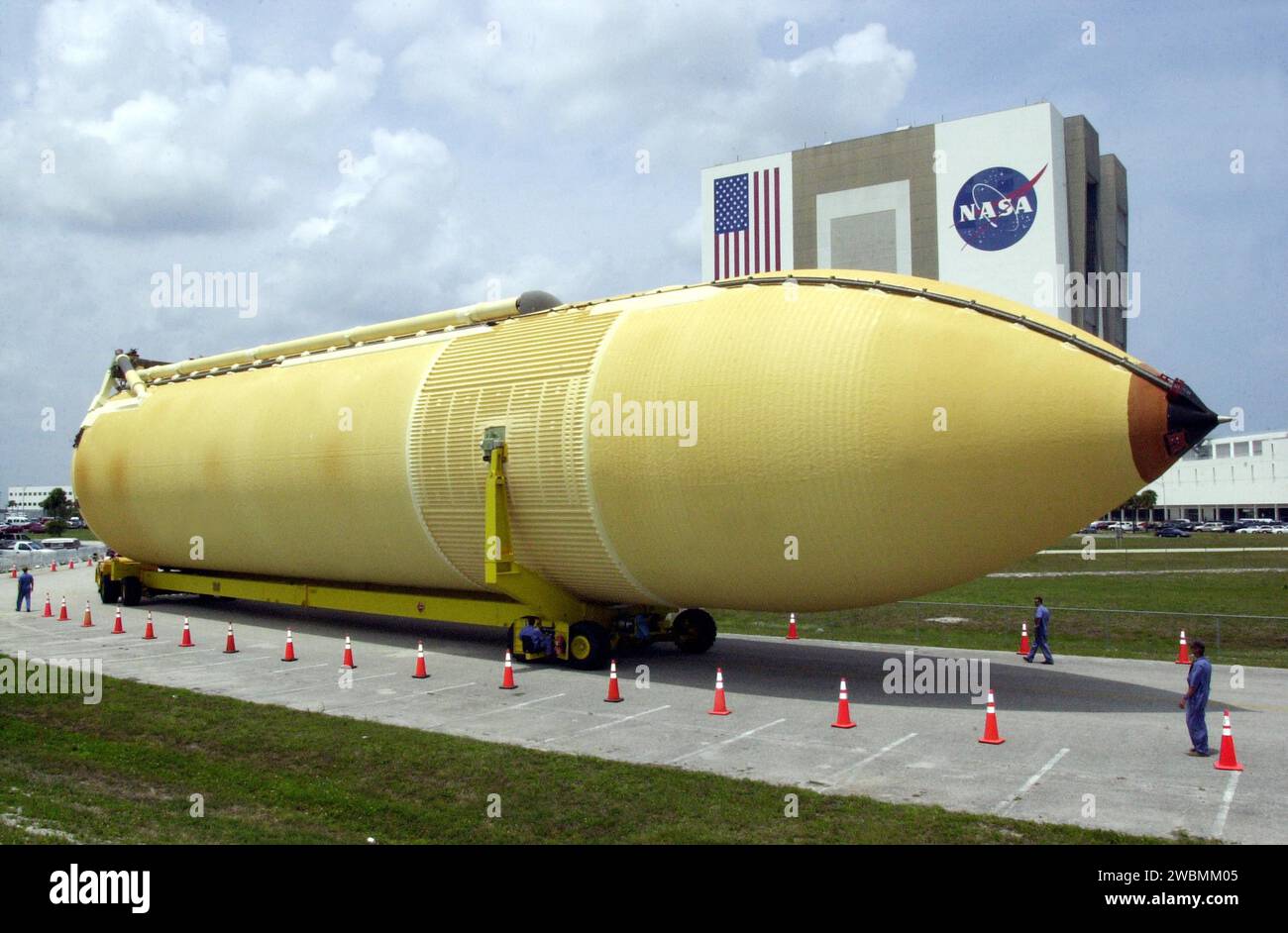 KENNEDY SPACE CENTER, FLA. -- The newly arrived external tank moves ...