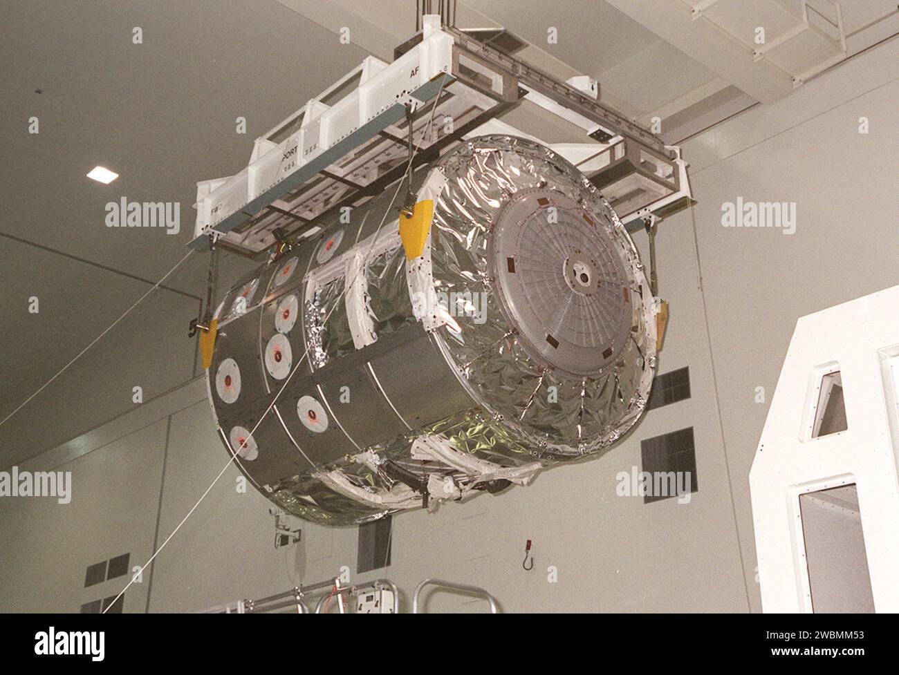 KENNEDY SPACE CENTER, FLA. -- In the Space Station Processing Facility ...