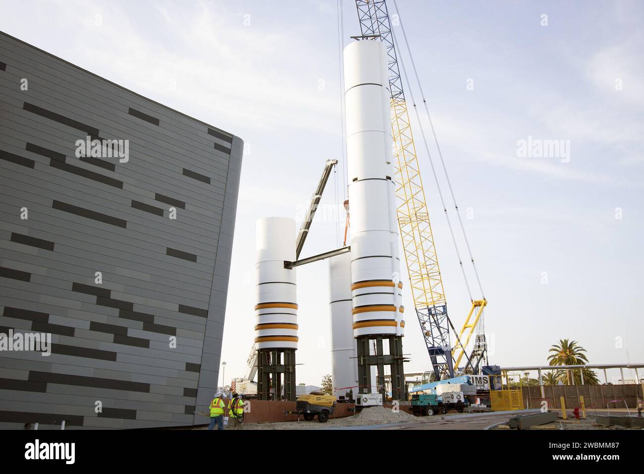 CAPE CANAVERAL, Fla. – A crane lifts a segment for a set of twin, full ...