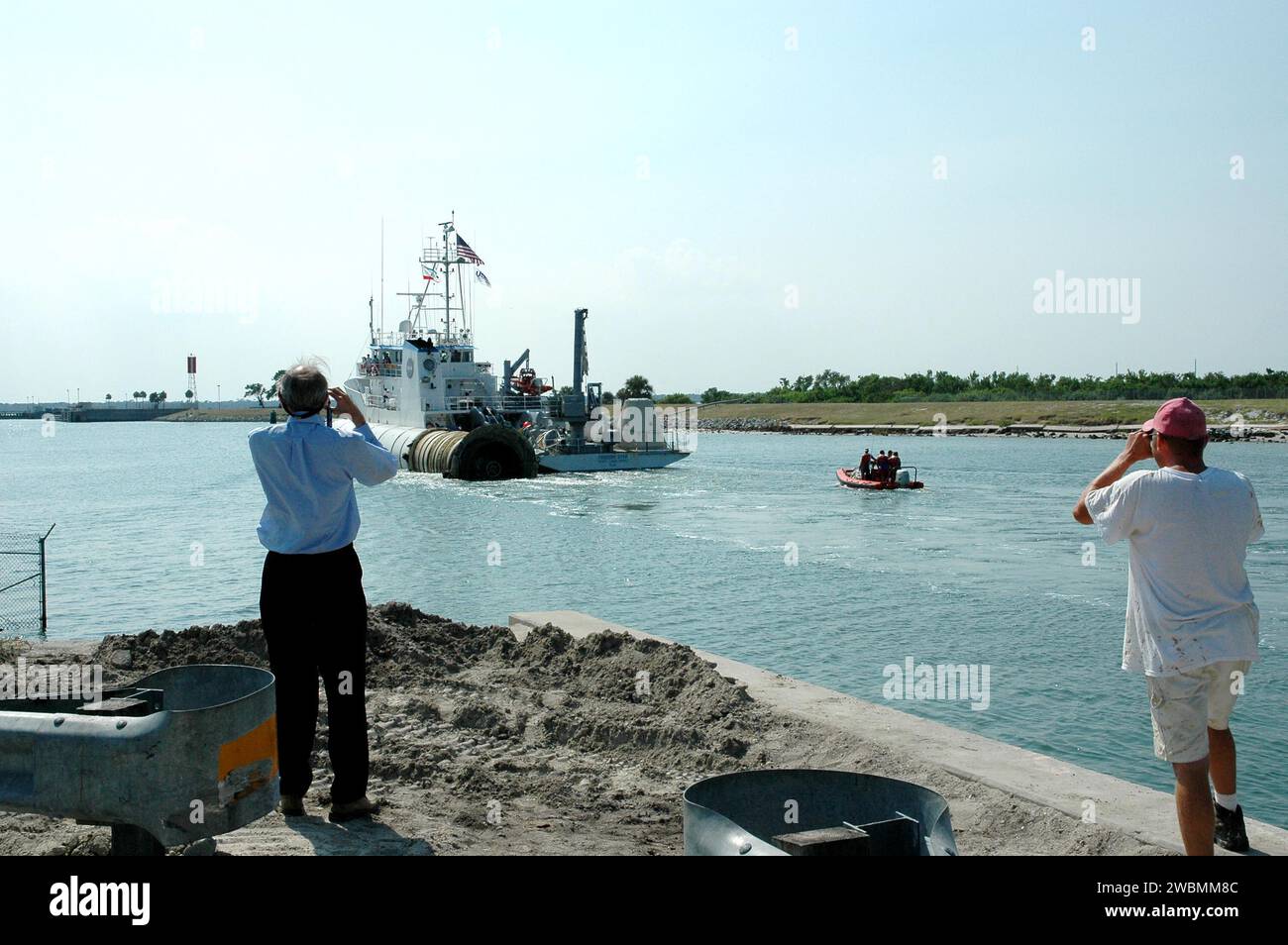 KENNEDY SPACE CENTER, FLA. - Photographers capture the solid rocket ...