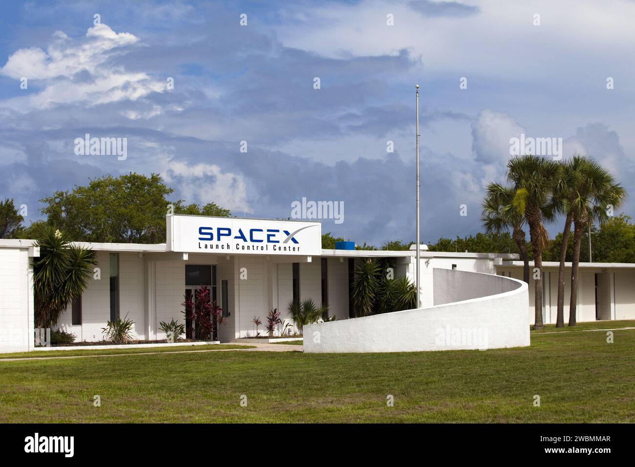 CAPE CANAVERAL, Fla. -- Space Exploration Technologies Corp., or SpaceX ...