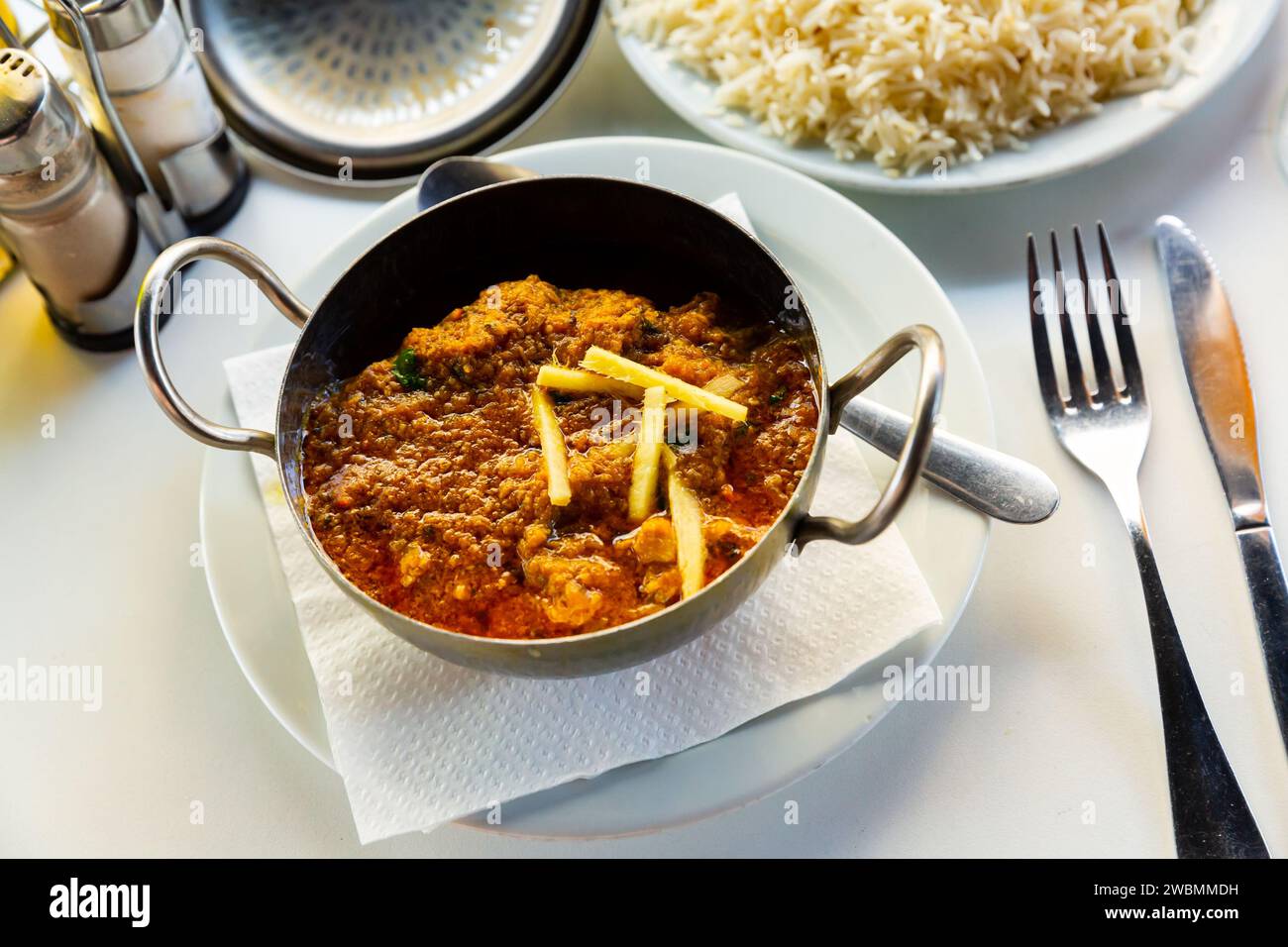 Large cooking vessel hi-res stock photography and images - Alamy