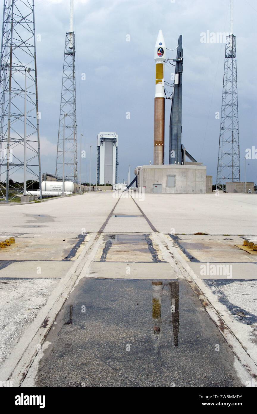 KENNEDY SPACE CENTER, FLA. - NASA's Mars Reconnaissance Orbiter (MRO ...